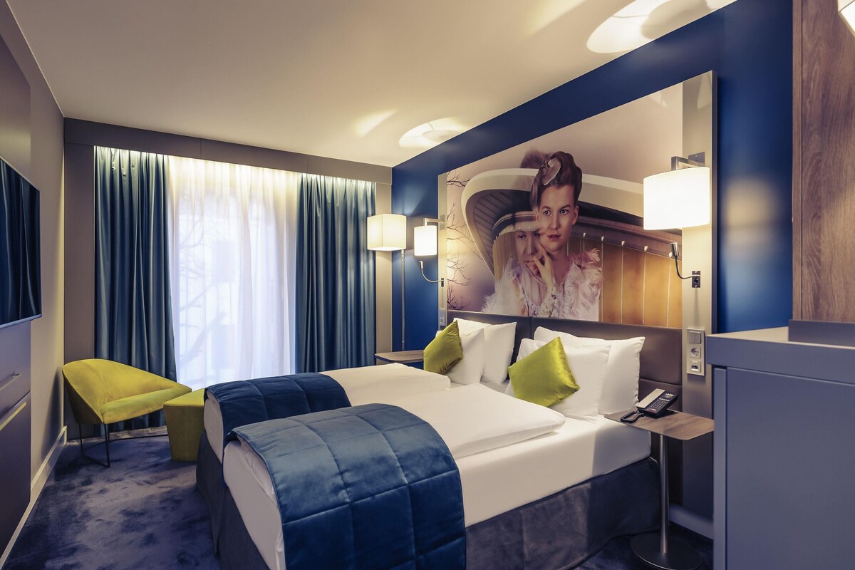 Quarto superior, 2 camas de solteiro | Roupas de cama antialérgicas, frigobar, cofres nos quartos