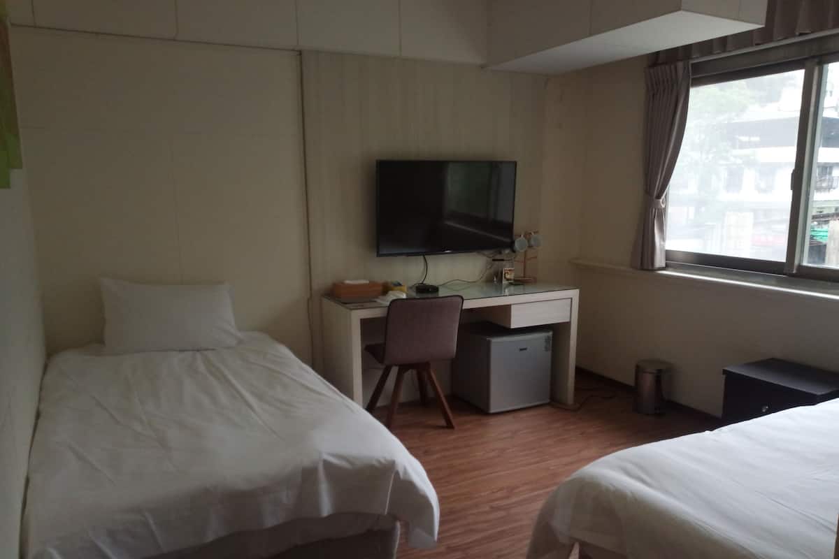 Quarto Twin | Secretária, cortinas/cortinados opacos, Wi-fi grátis