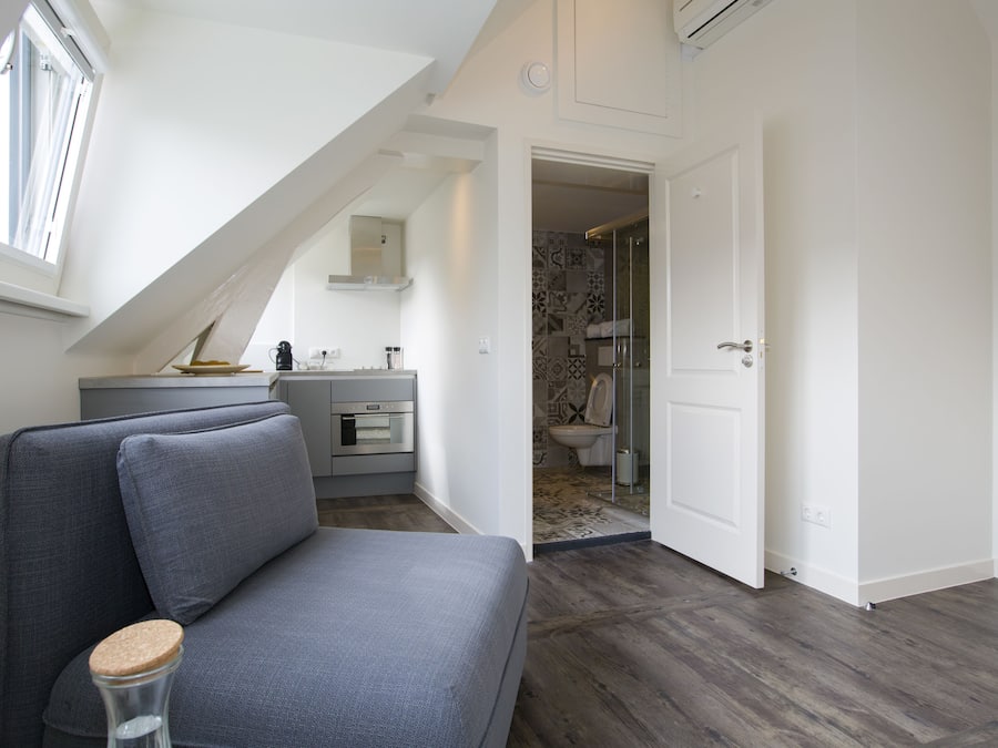 Loft conforto (4th Floor, Accessible by stairs only) | Cofres nos quartos, escrivaninha, cortinas blackout