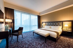 Edredões de penas, camas de colchão Select Comfort, minibar 