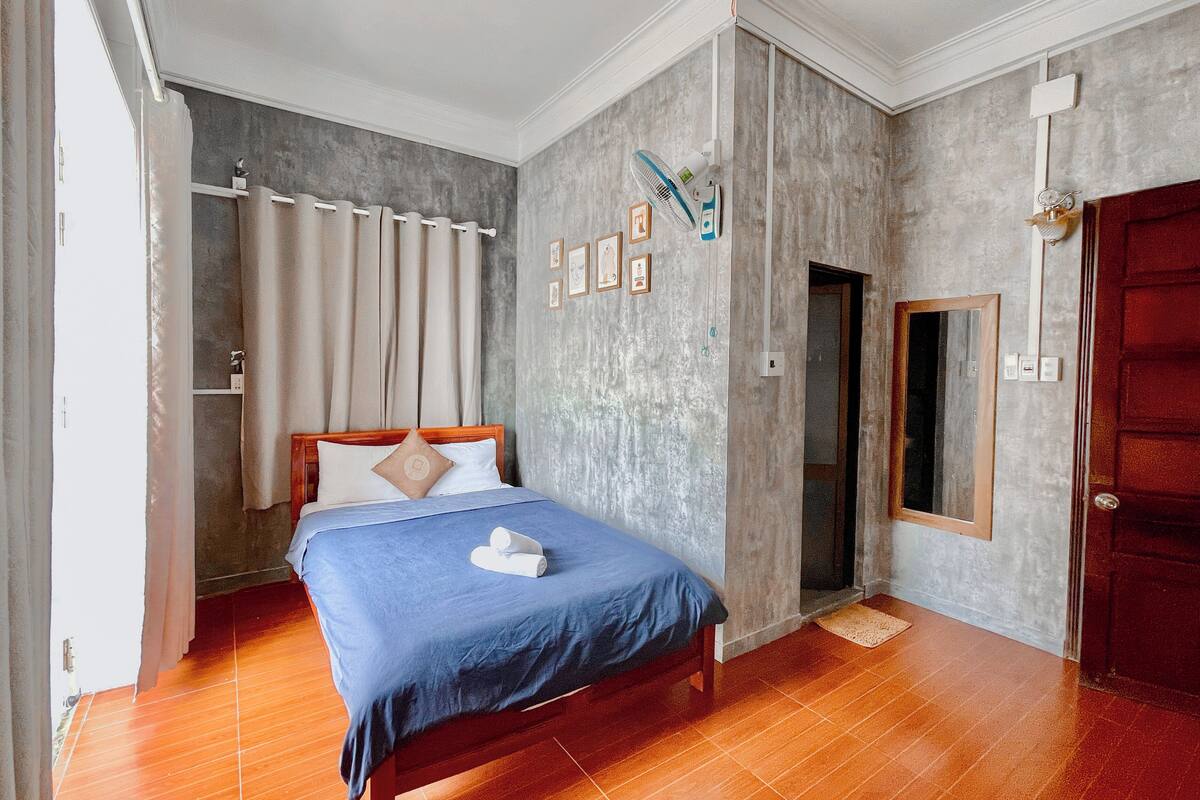 Quarto Duplo Superior para 1 Pessoa, 1 cama individual extragrande, Vista para a cidade | Wi-fi grátis, roupa de cama fornecida