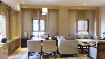 TV de plasma, DVD player, dock para iPod