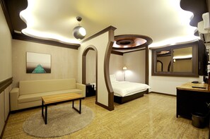 Quarto luxo | Edredons de pluma, camas Select Comfort, escrivaninha, Wi-Fi de cortesia