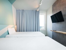 Quarto Twin, 2 camas individuais | 1 quarto, secretária, quartos insonorizados, Wi-fi grátis