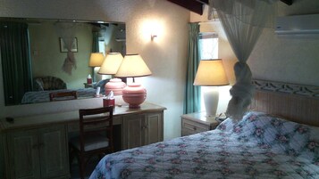 Apartamento, 3 quartos, vista para o oceano | Cofre no quarto, secretária, ferro/tábua de engomar, Wi-fi grátis 