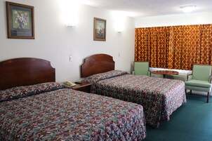 Quarto solteiro standard, 2 camas Queen, vista para o pátio | Vista do quarto