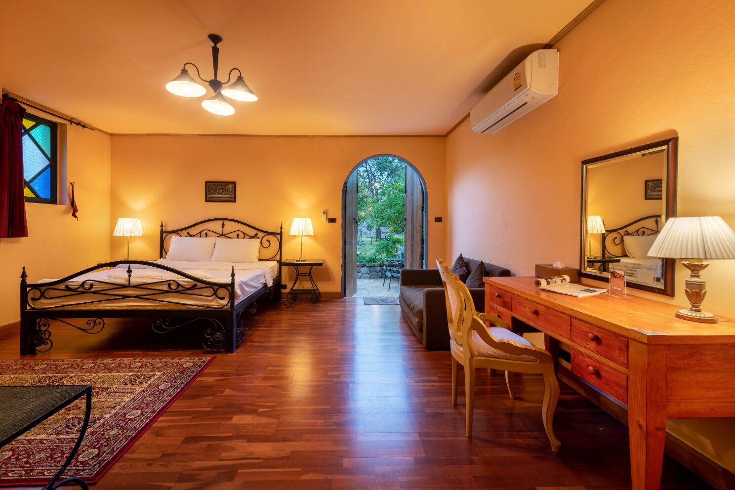 Superior Room | Escrivaninha, Wi-Fi de cortesia, roupa de cama