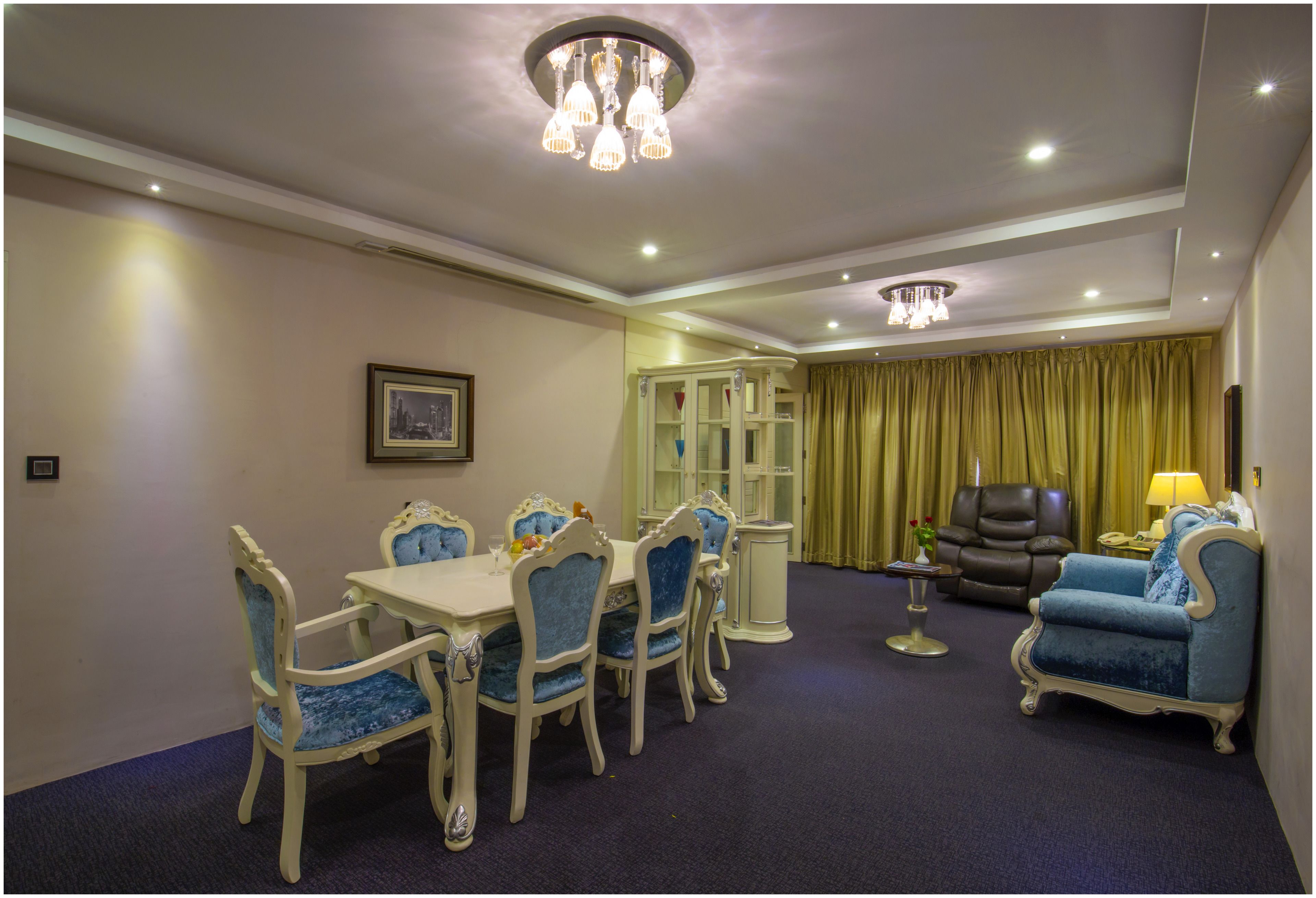 Suíte superluxo, vista para a cidade (PGS Suite, City View) | Opções para refeição no quarto