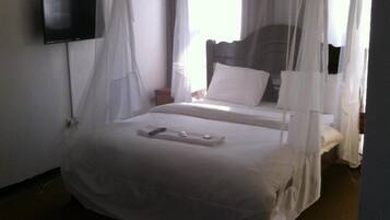 1 quarto, camas de colchão pillowtop, minibar, secretária
