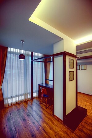 Suite Premium | Sala de estar | Televisor LED de 42 polegadas com canais de TV premium, televisor 