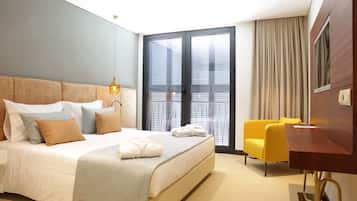 Quarto casal superior | Frigobar, cofres nos quartos, cortinas blackout, quartos à prova de som