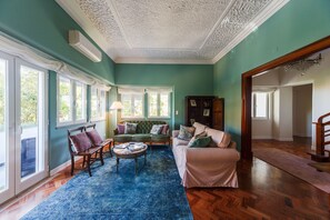 Sala de estar | TV LCD 42 polegadas com canais a cabo, TV