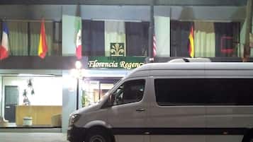 Fachada do alojamento (tarde/noite)