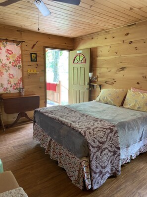 Cabana de Madeira Tradicional, 1 cama queen-size e sofá-cama, junto ao jardim | Com decoração personalizada, com mobília individualizada, Wi-fi grátis 