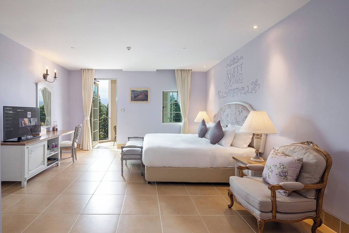 Quarto luxo, vista para o pátio | Frigobar, cofres nos quartos, escrivaninha, quartos à prova de som