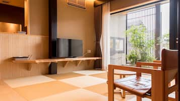 Quarto duplo luxo, 1 quarto, para não fumantes, vista para o jardim (NISHI) | 1 quarto, edredons de pluma, cofres nos quartos