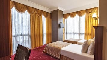 Quarto casal ou duplo superior | Frigobar, cofres nos quartos, escrivaninha, quartos à prova de som