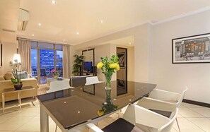 TV de ecrã plano, leitor de DVD 