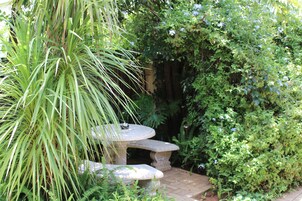 Quarto (Peridot) | Vista para o jardim