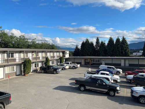 Kitimat Lodges from CA $143 | Expedia.ca