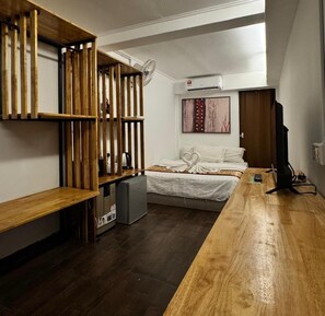 Quarto Standard | Cofre no quarto, secretária, ferro/tábua de engomar
