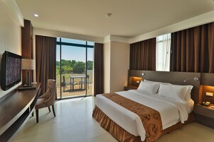 Quarto Duplo Deluxe, terraço | Minibar, cofre no quarto, secretária 