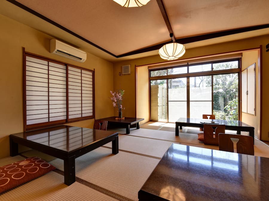 Pequenos-almoços e jantares servidos, incluindo cozinha japonesa