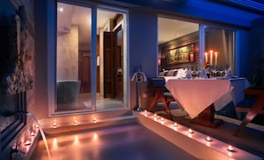 Luxury Room with Private Outdoor Jacuzzi - Daily access to the Prampi Lounge for 1 hour per entrance | Roupa de alta qualidade, camas de colchão Select Comfort, minibar 