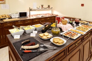 Café da manhã com buffet todos os dias mediante uma taxa
