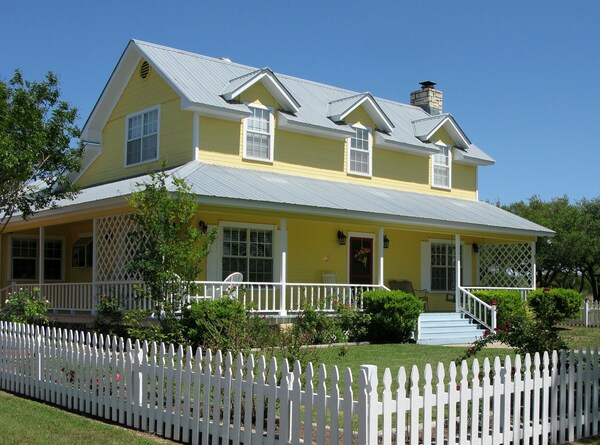 Yellow House Bed And Breakfast - Salado, TX