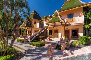 Villa Twin Room with Pool View | Cofres nos quartos, escrivaninha, berços grátis