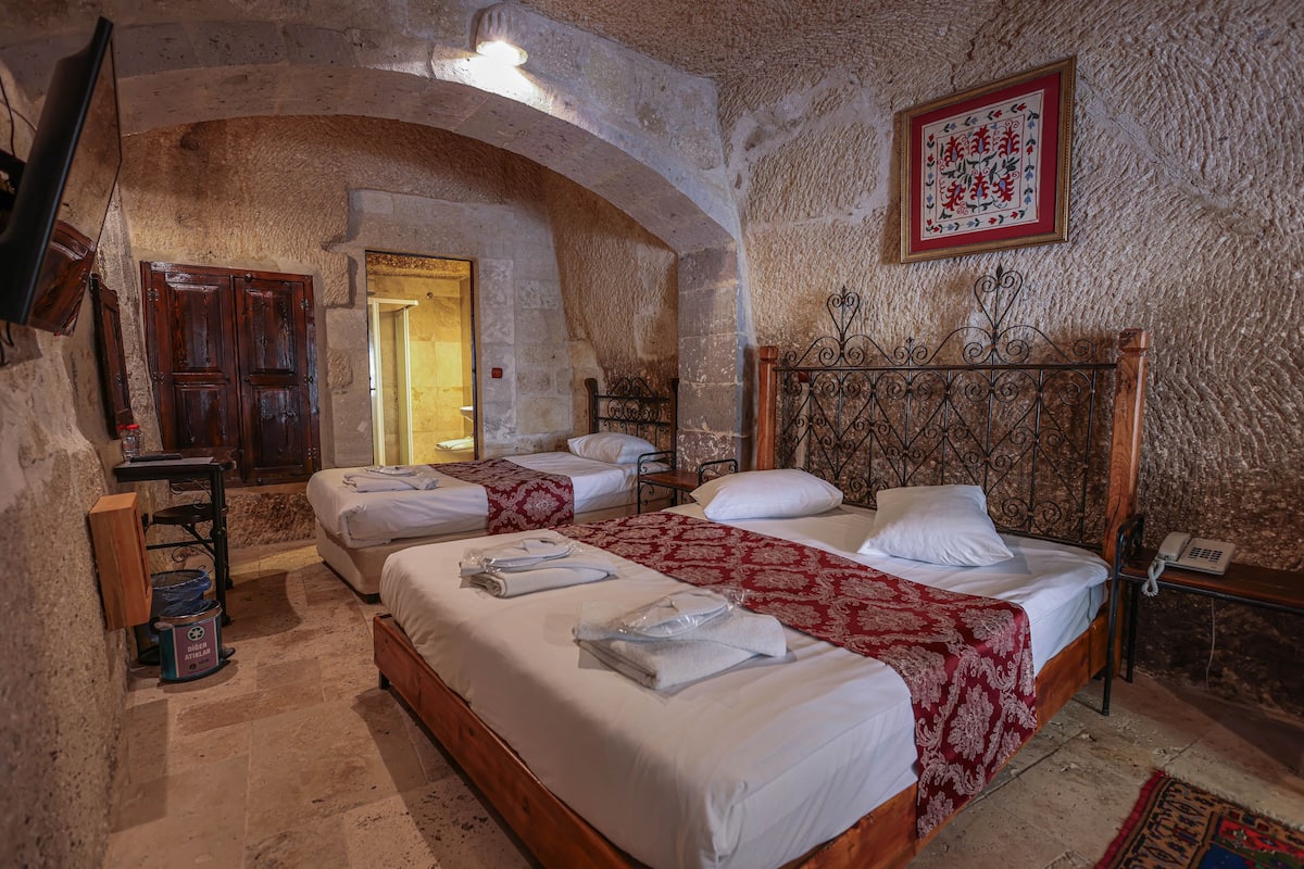 Quarto Triplo Standard | Secretária, Wi-fi grátis, roupa de cama fornecida