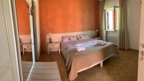 Quarto Duplo, casa de banho privativa | Roupa de alta qualidade, com decoração personalizada 