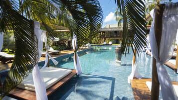 2 piscinas exteriores, espreguiçadeiras