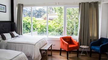Quarto Quádruplo (Two Double Beds) | Vista do quarto
