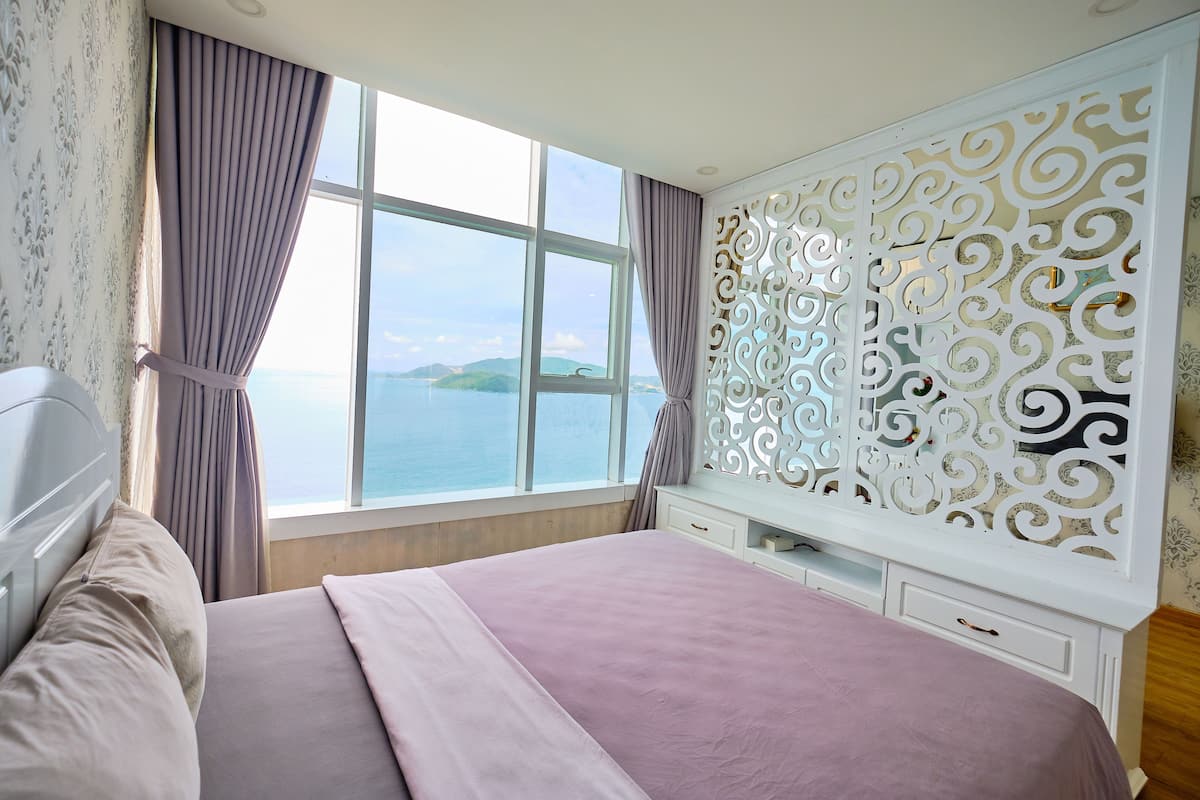 1-Bedroom Panoramic Ocean View Apartment | Cortinas blackout, ferros/tábuas de passar roupa, Wi-Fi de cortesia
