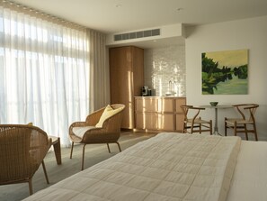 Apartamento superluxo | Roupas de cama premium, escrivaninha, cortinas blackout