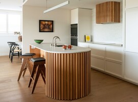 Apartamento de Luxo | Cozinha privada | Uma cafeteira/bule, uma chaleira elétrica 