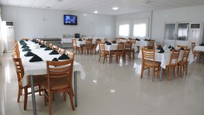 Pequenos-almoços, almoços e jantares servidos