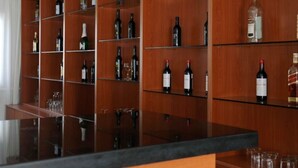 Minibar, camas desdobráveis, Wi-fi grátis