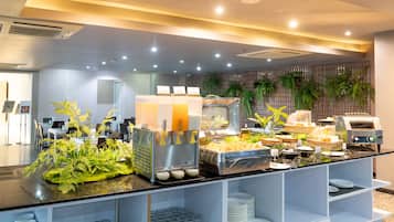 Café da manhã com buffet todos os dias (THB 250 por pessoa)