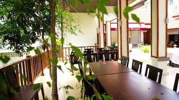 3 restaurantes, café da manhã, culinária japonesa