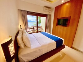 Quarto Deluxe, 1 cama queen-size, vista para o mar | Minibar, cofre no quarto, cortinas/cortinados opacos, Wi-fi grátis 