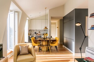 Apartamento luxo, 3 quartos, terraço, vista para o rio | Roupas de cama antialérgicas, cofres nos quartos, escrivaninha
