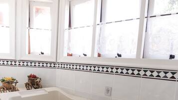 Quarto Duplo Premium | Banheira de hidromassagem