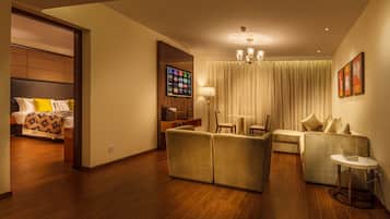Suite Júnior | Sala | TV de ecrã plano