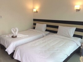 Casa Deluxe, 2 camas individuais | Secretária, cortinas/cortinados opacos, Wi-fi grátis