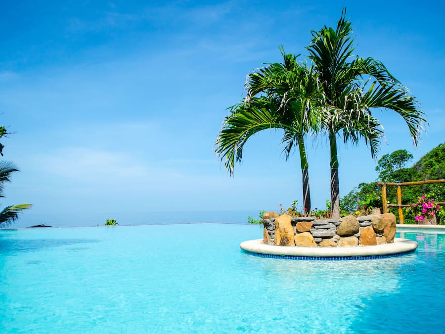 Piscina exterior, da(s) 6:00 à(s) 23:00, guarda-sóis, espreguiçadeiras