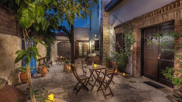 Suíte (Kamari) | Terraço/pátio