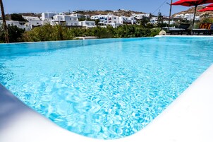 Piscina exterior, da(s) 8:00 à(s) 20:30, guarda-sóis 